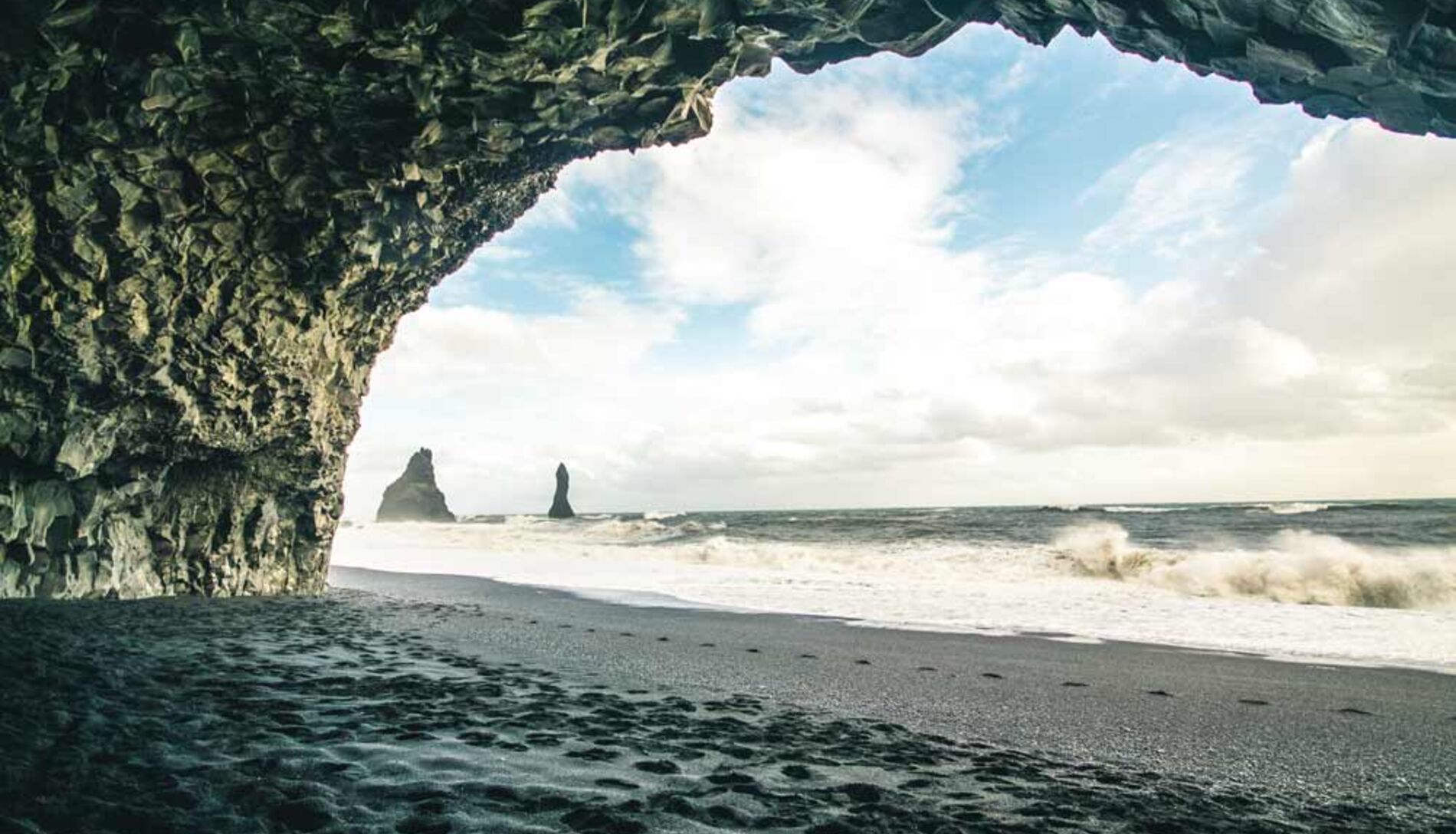 TOP 6 Strände in Island: Schwarz-weiß-bunte Vielfalt! - WeDesignTrips